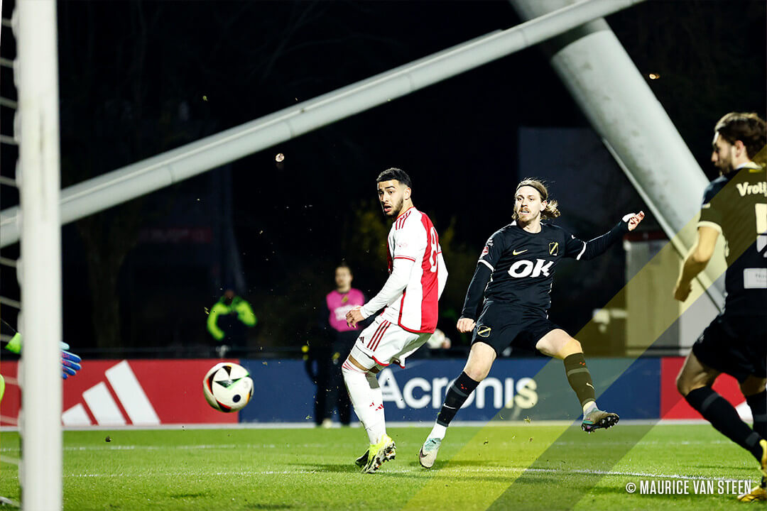 Ómarsson leidt NAC naar overwinning in Amsterdam