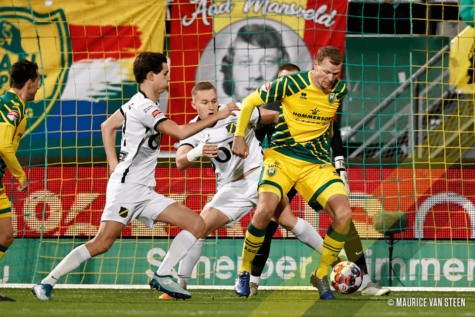 NAC verliest na doelpuntrijke eerste helft van ADO Den Haag
